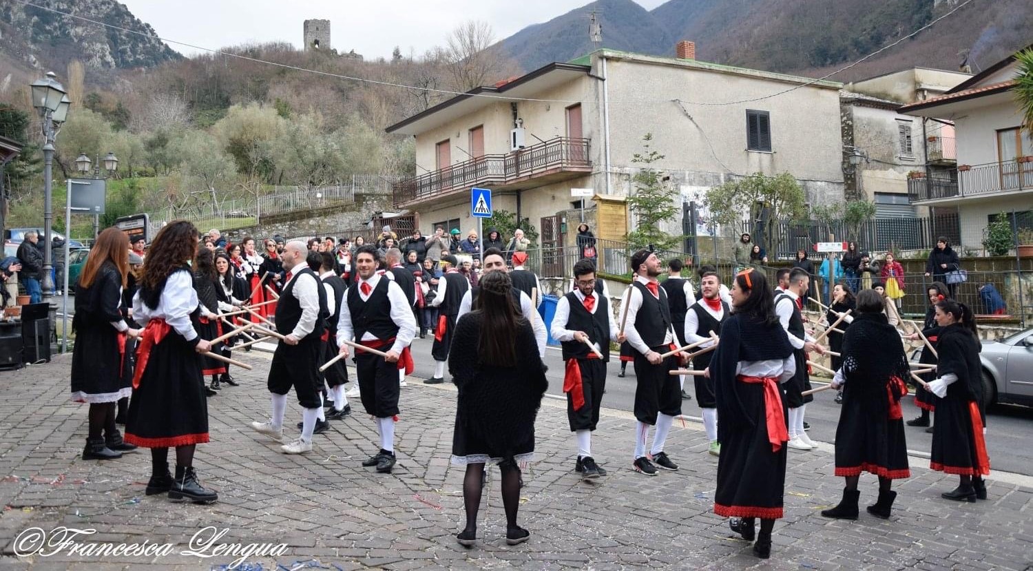 Cervinara festeggia il Carnevale: "Ndrezzata" e "Quadriglia" in tutte ...