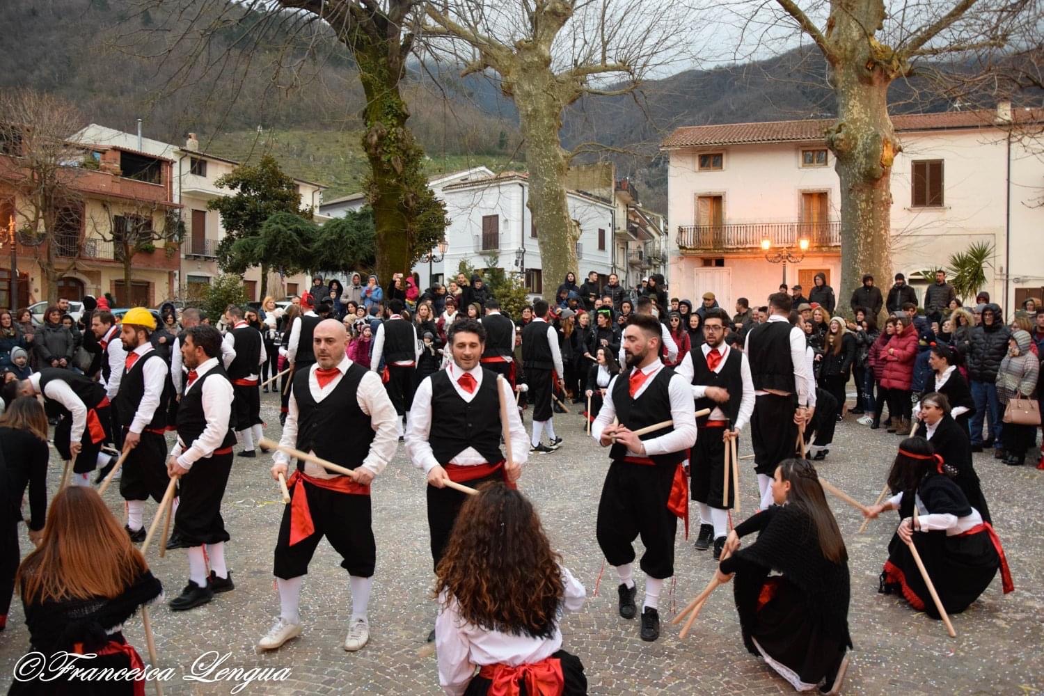 Cervinara festeggia il Carnevale: "Ndrezzata" e "Quadriglia" in tutte ...