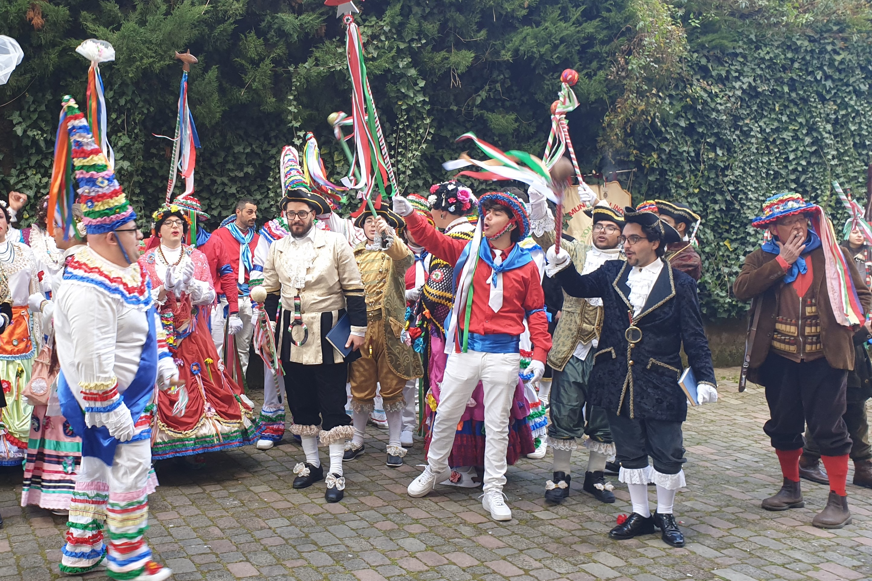 La Zeza di Bellizzi Irpino: dal palco alla piazza è sempre la stessa ...